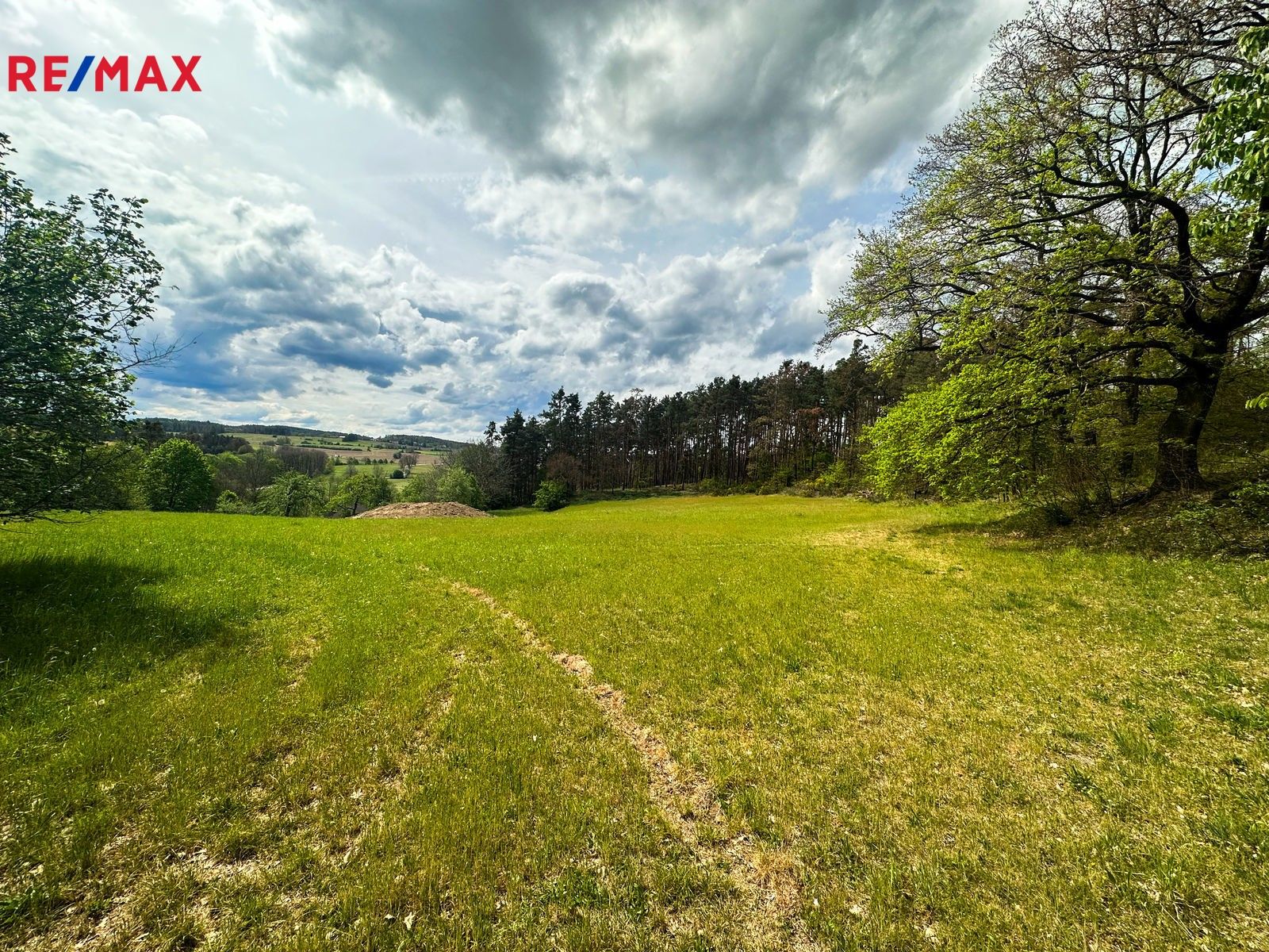 Prodej pozemek pro bydlení - Svatý Jan, 6 413 m² | Realingo